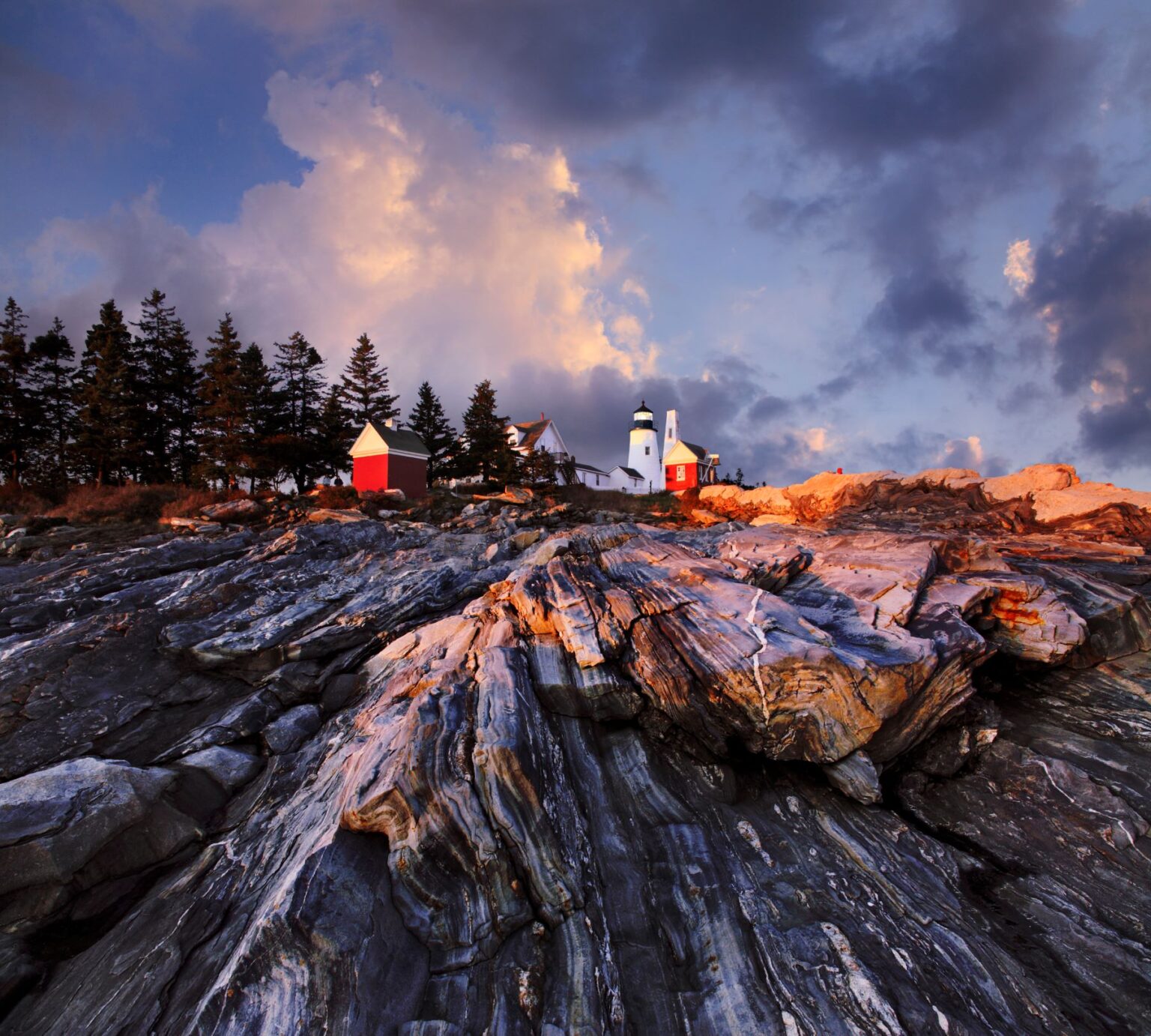 A Spooky Guide to the Most Haunted Places in Maine - Grey Havens